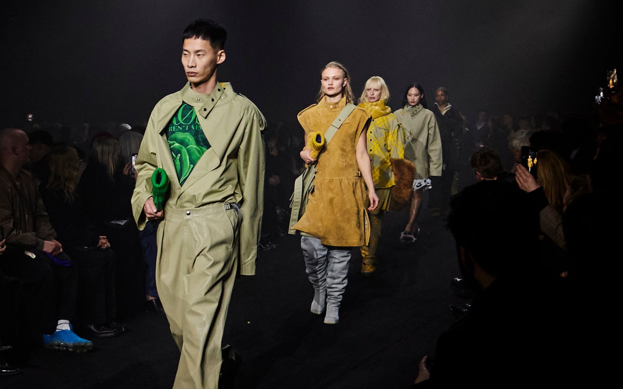 ยุคใหม่! Burberry Fall/Winter 2023 ผลงานแรกโดยดีไซเนอร์มากฝีมือ Daniel ...