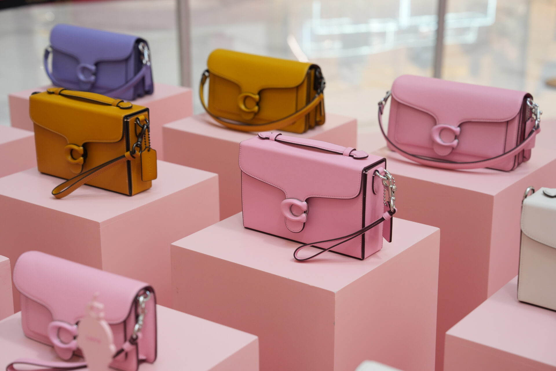 ‘The Coach Tabby Shop’ ป๊อปอัพสโตร์ล่าสุดของ Coach ที่ยกซับเวย์จาก ...