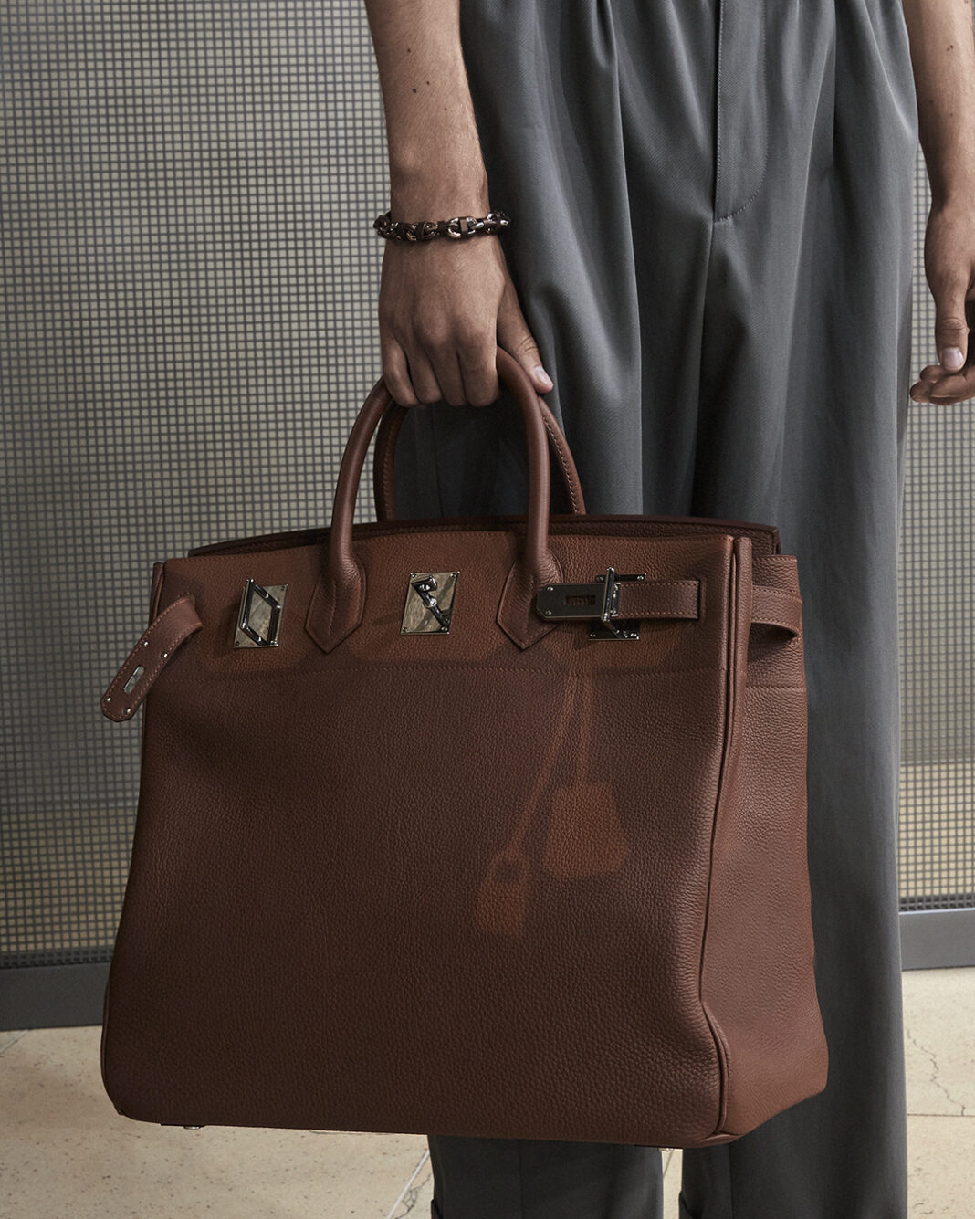ตีความฤดูร้อนในมุมมองใหม่ๆ ไปกับ Hermès Summer 2024 - ELLE Men Thailand