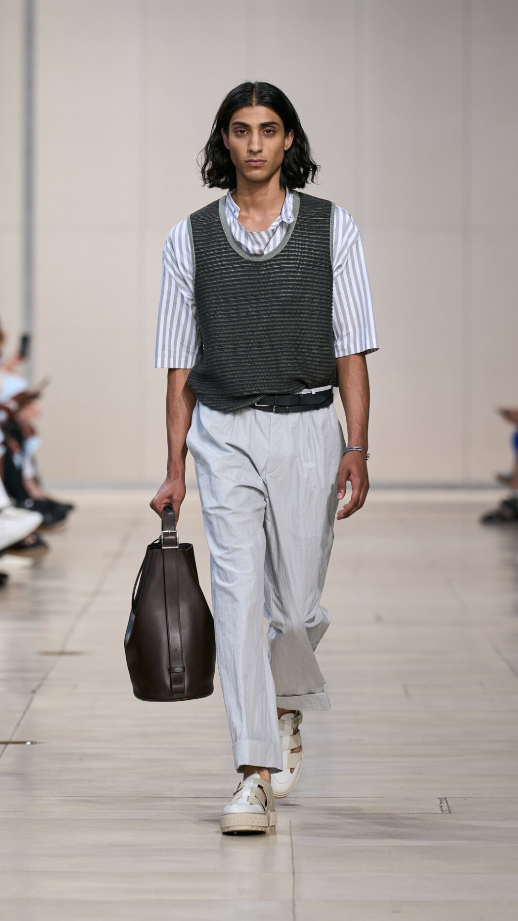 ตีความฤดูร้อนในมุมมองใหม่ๆ ไปกับ Hermès Summer 2024 - ELLE Men Thailand
