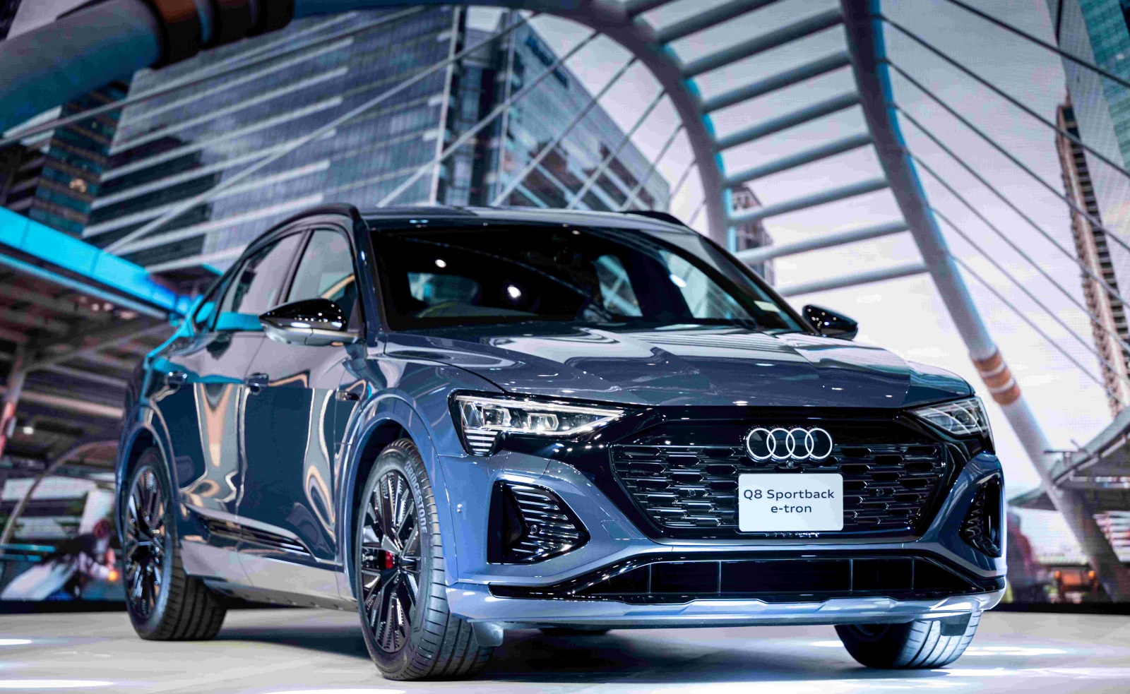 Audi รุกต่อเนื่อง Q8 e-tron เทคโนโลยีเจเนอเรชั่นใหม่ล่าสุด - ELLE Men ...