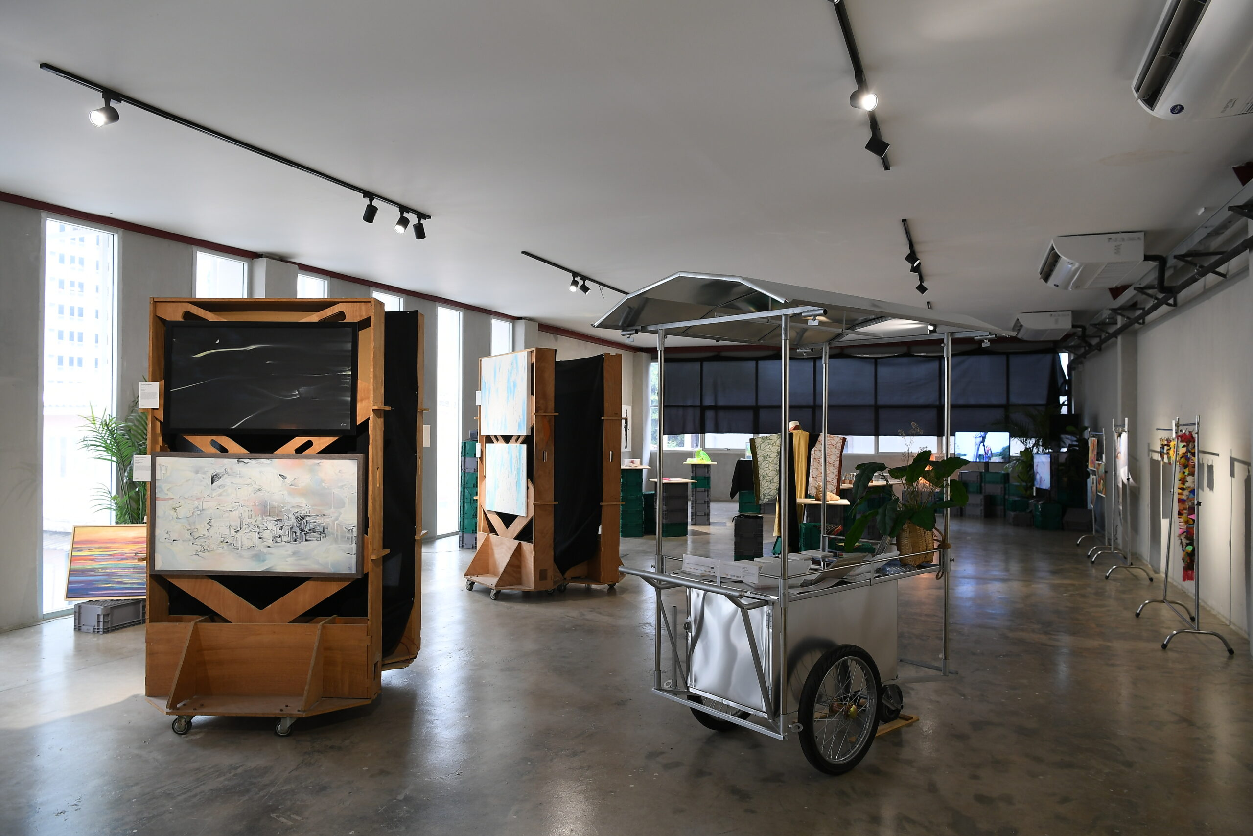 มุมมองไกลบ้านของเด็กไทยในอเมริกา ผ่านนิทรรศการ ‘The Duality of Home ...