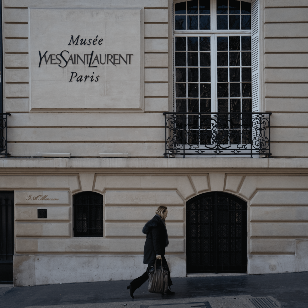 สัมผัสแนวคิดและแรงบันดาลใจของ YSL ที่ ‘Musée Yves Saint Laurent’ - ELLE ...