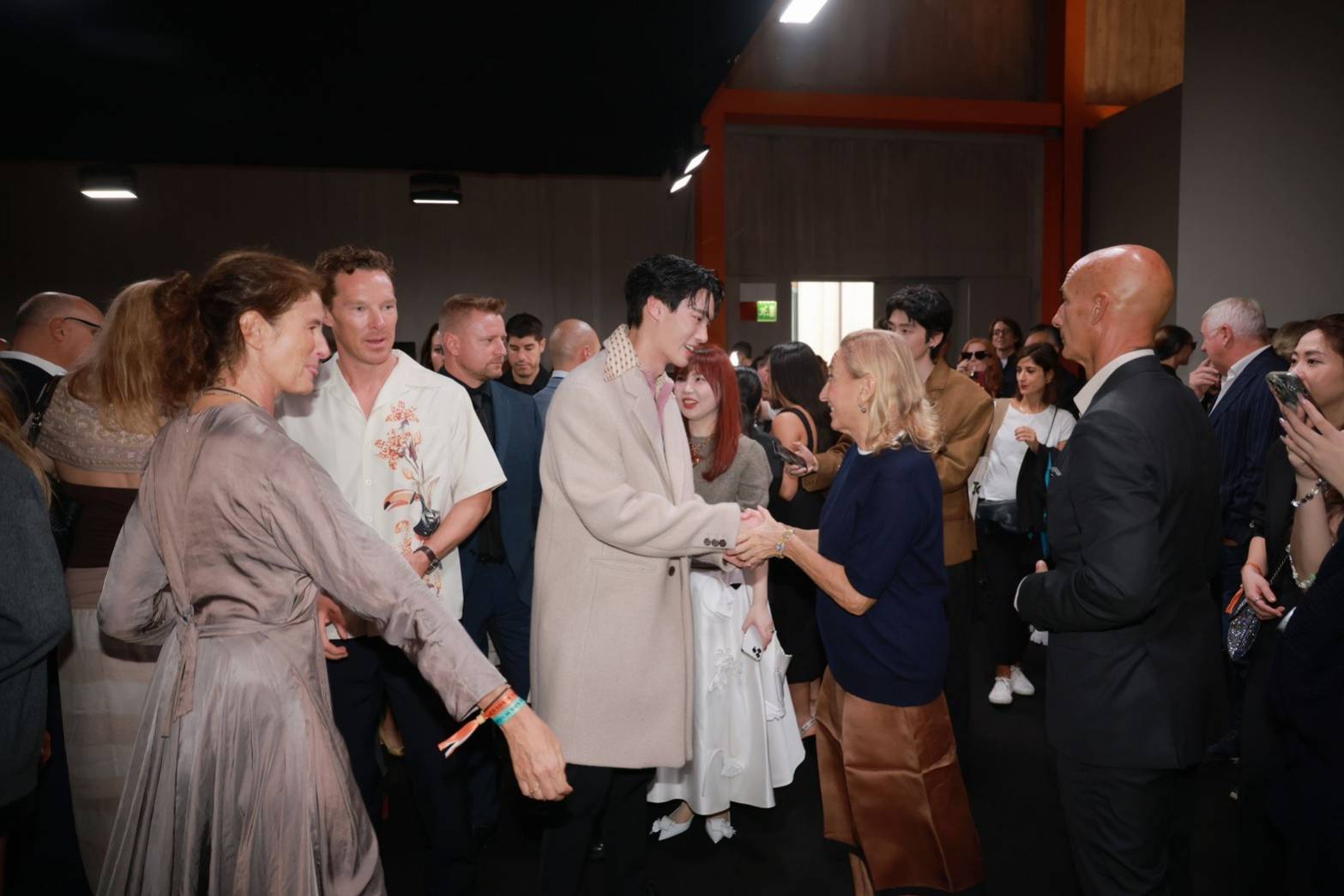 ‘ซูมอิน ซูมเอาต์’ ลุคละมุนของ ‘วิน-เมธวิน’ Prada Ambassador ในงานแฟชั่น ...