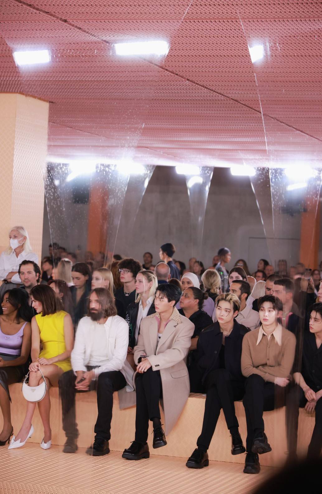 ‘ซูมอิน ซูมเอาต์’ ลุคละมุนของ ‘วิน-เมธวิน’ Prada Ambassador ในงานแฟชั่น ...