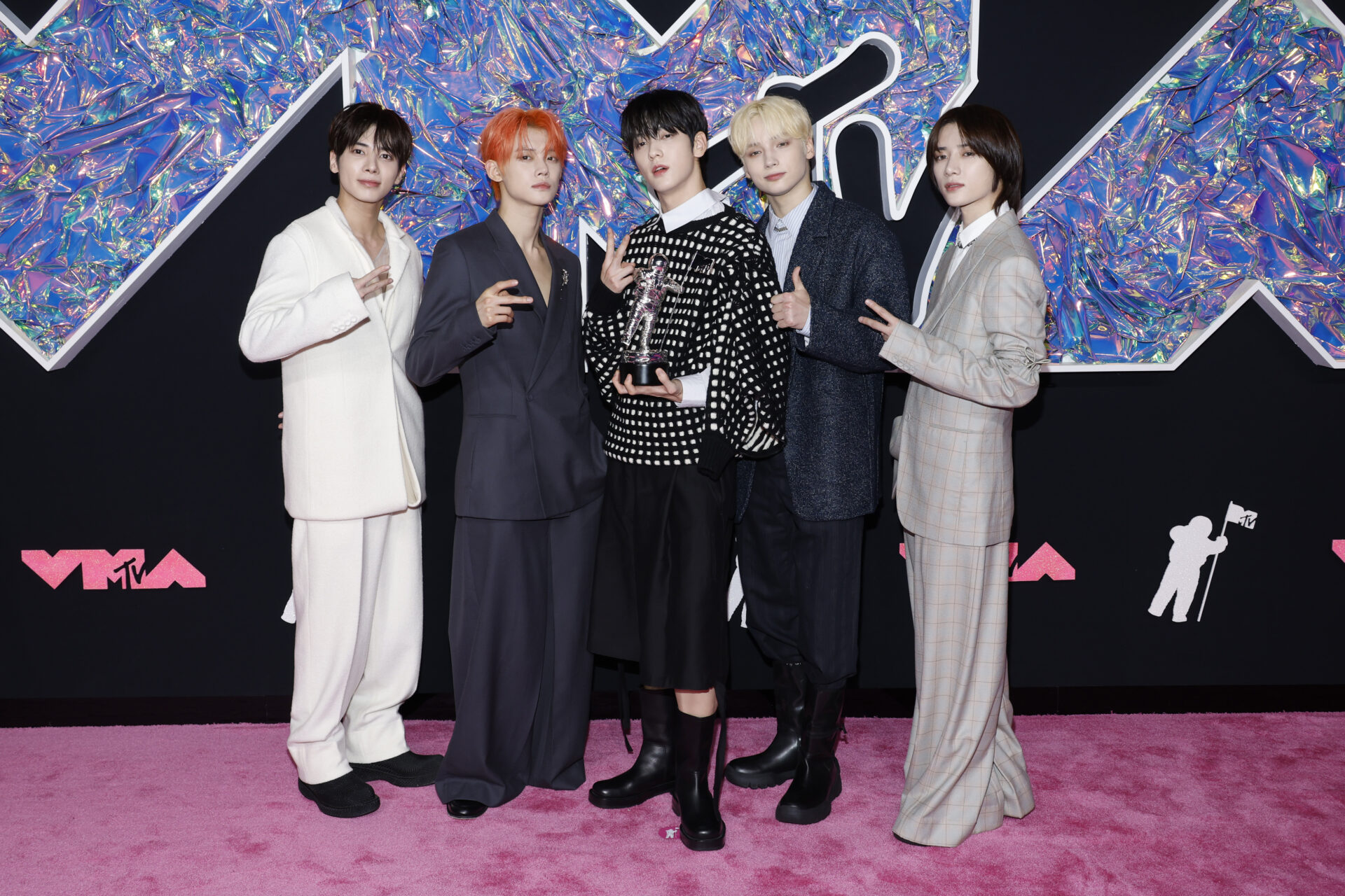 รวบตึงลุคพรมแดงสุดว้าวจากงาน MTV VMAs 2023 - ELLE Men Thailand