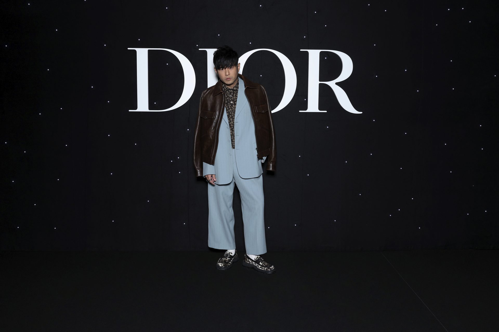 ส่องลุคเหล่าเซเลบริตี้ที่เด่นไม่แพ้โชว์ใน Paris Fashion Week Men’s FW24 ...