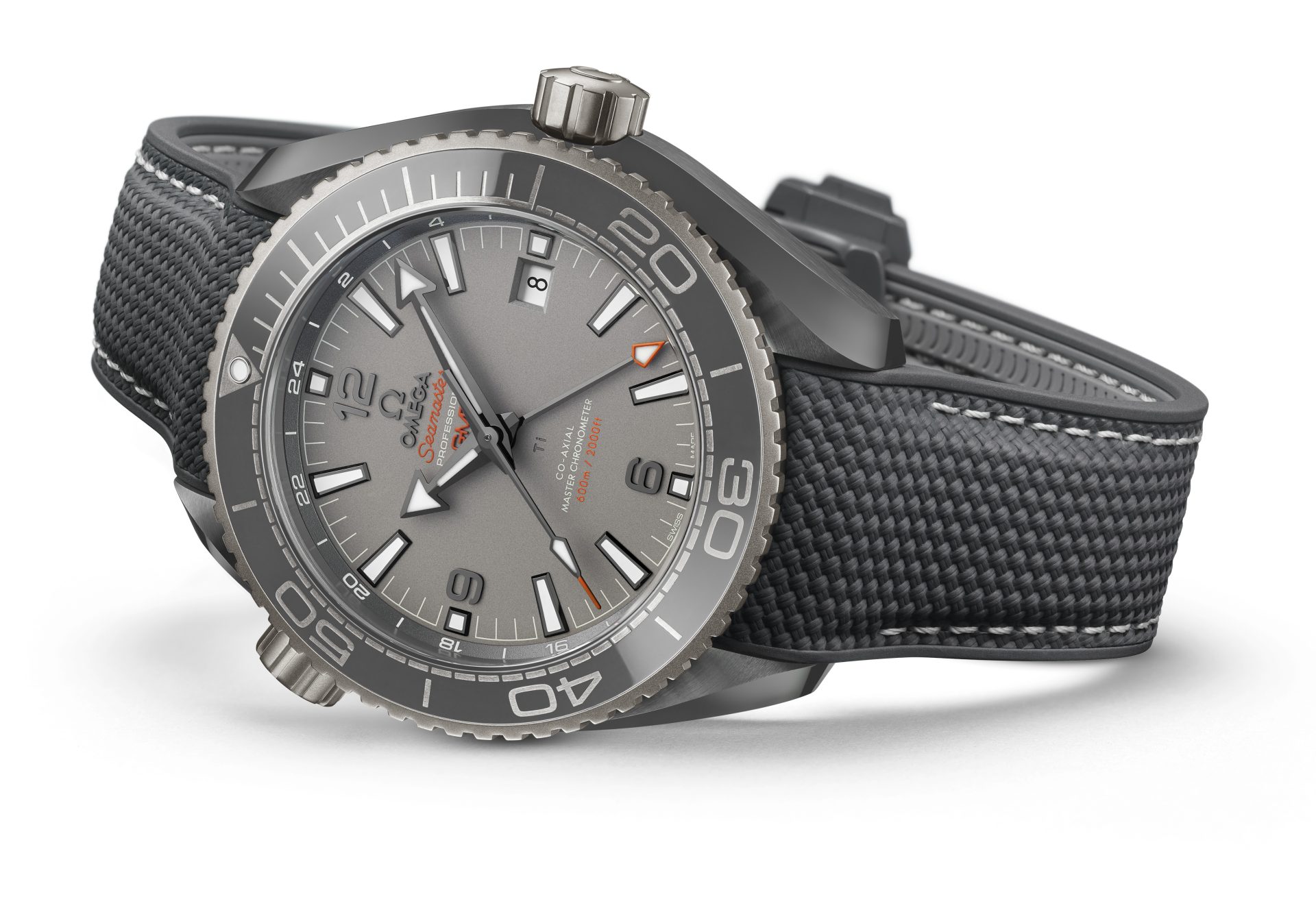 ทำความรู้จัก ‘The Dark Grey Knight’ เรือนเท่จาก OMEGA - ELLE Men Thailand