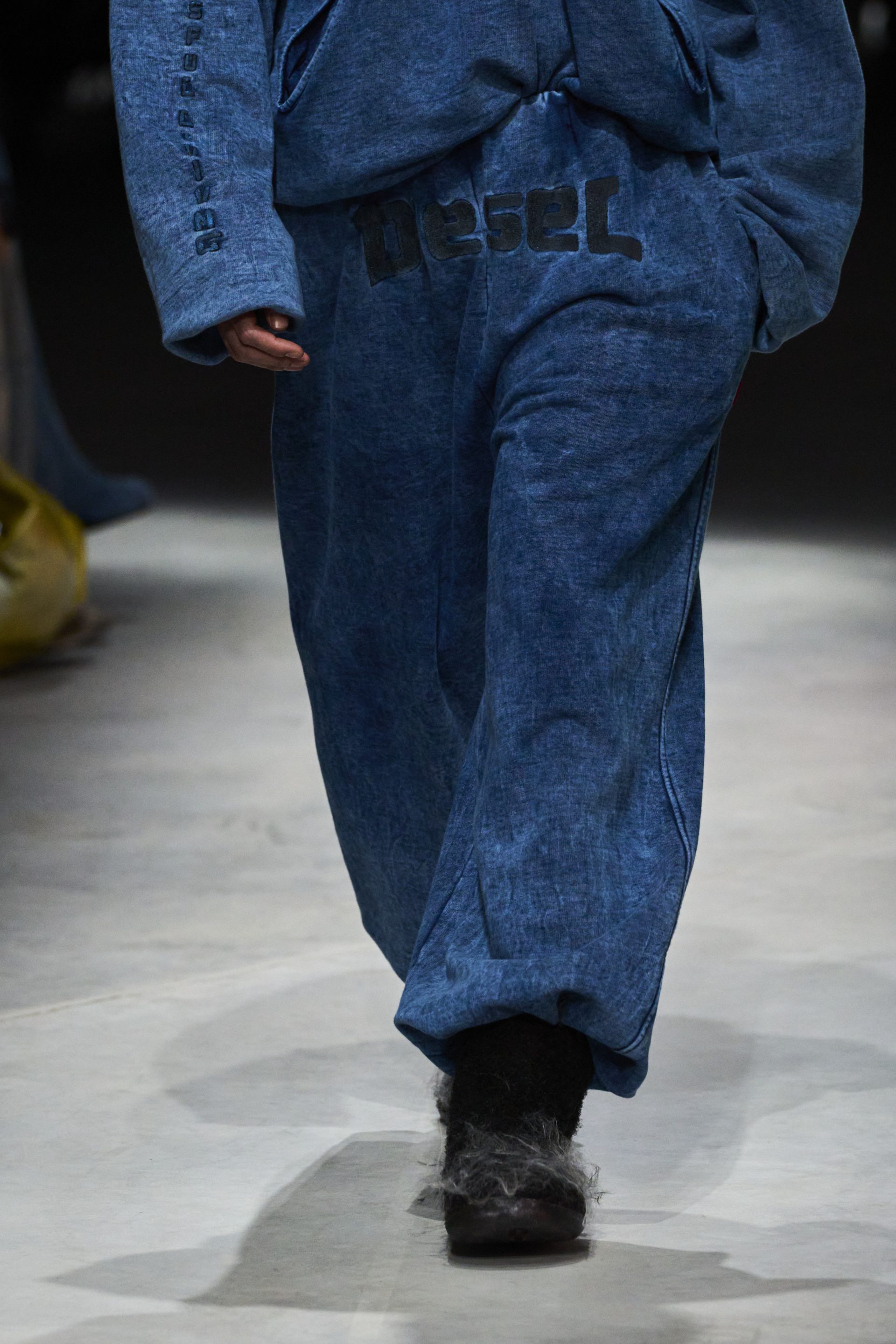 Diesel FW24 โตขึ้นอีกขั้นแต่ยังไม่ทิ้งความมันตามแบบฉบับแฟชั่นยุคมินเลน ...