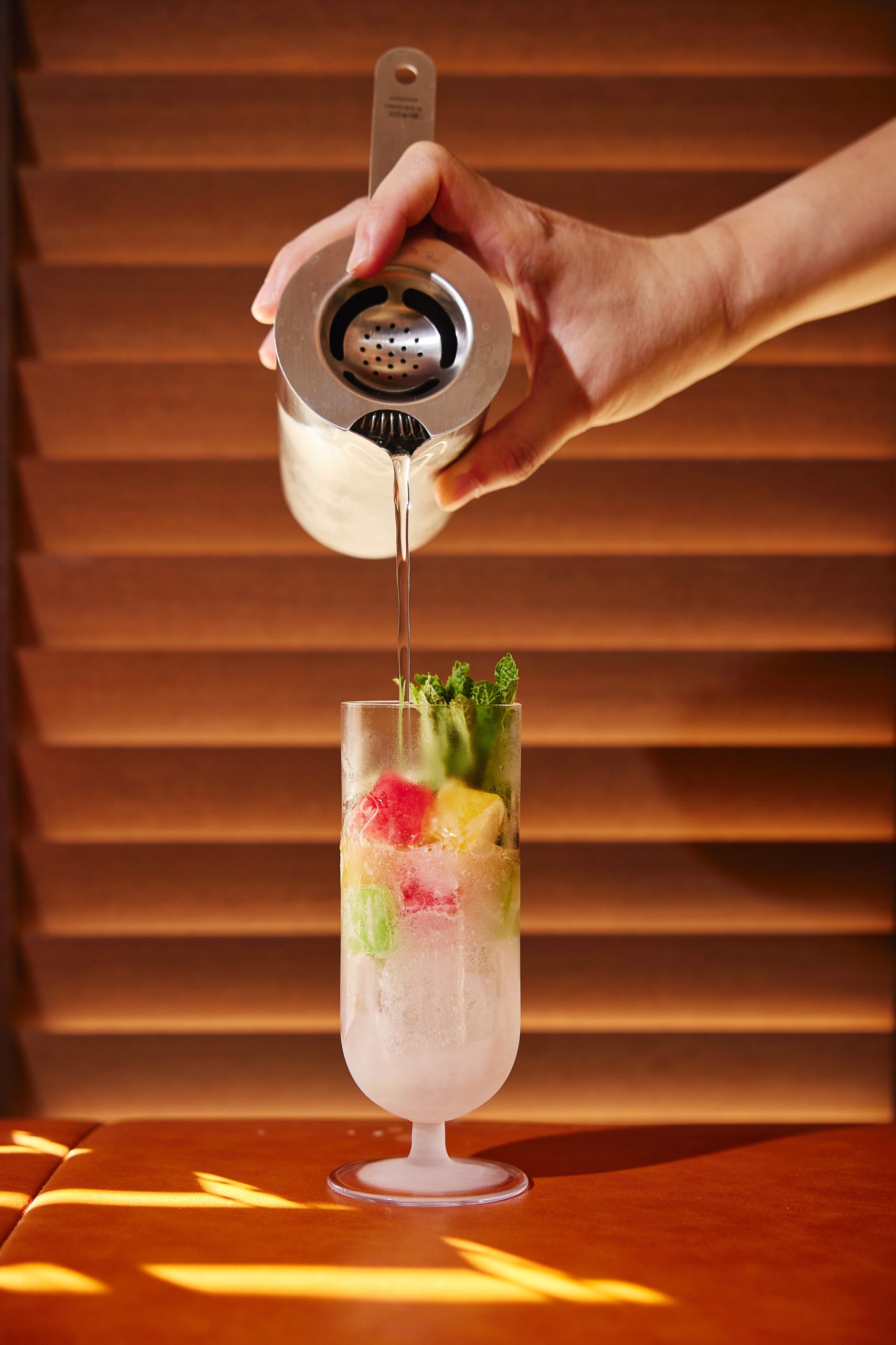 ‘Dry Wave Cocktail Studio’ บาร์ที่เกิดจากการทำตามความฝันของนายบาร์ที่ ...