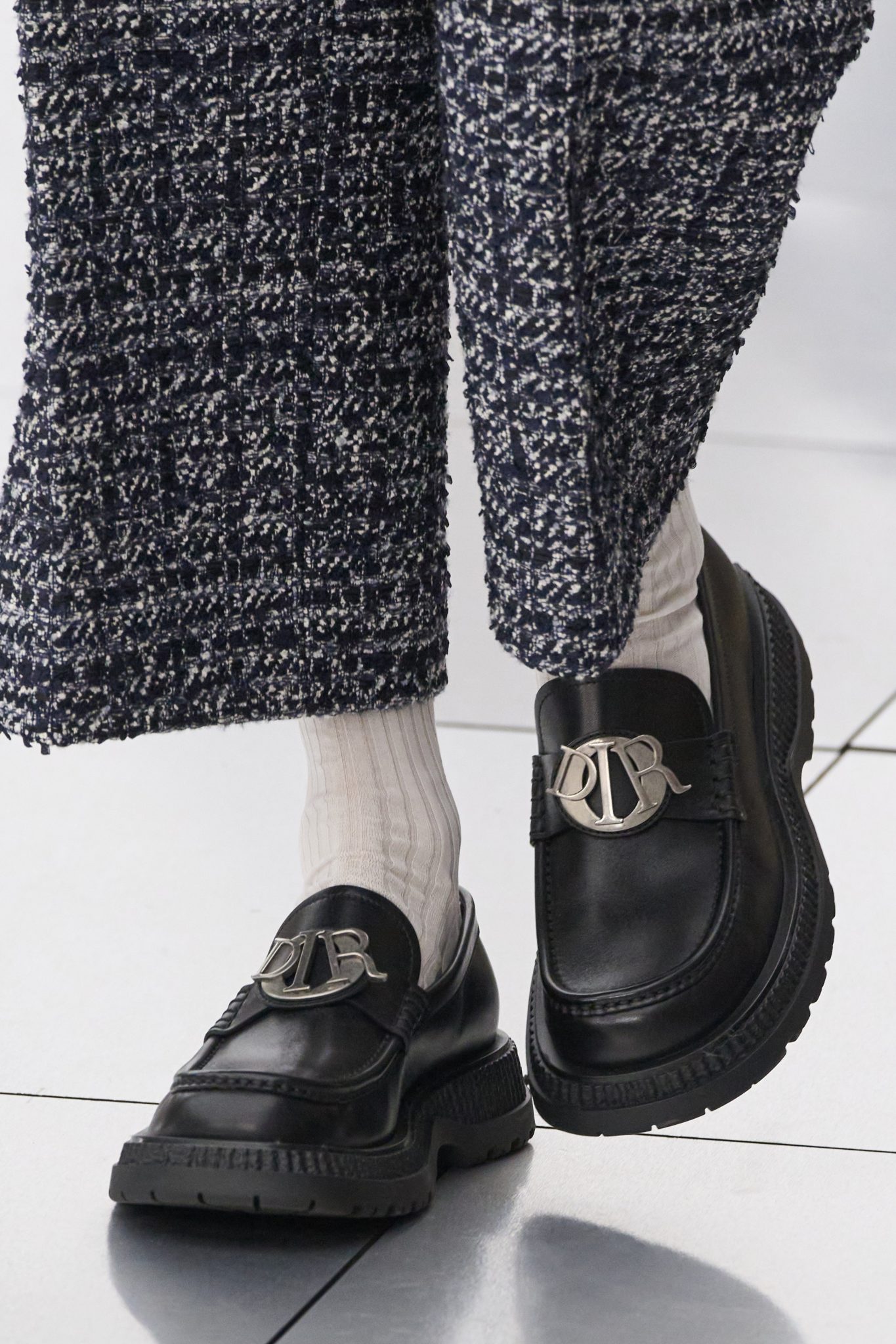 Dior Buffalo Loafers ผลลัพธ์ของพลังแห่งความสร้างสรรค์จากการปะทะสไตล์ ...