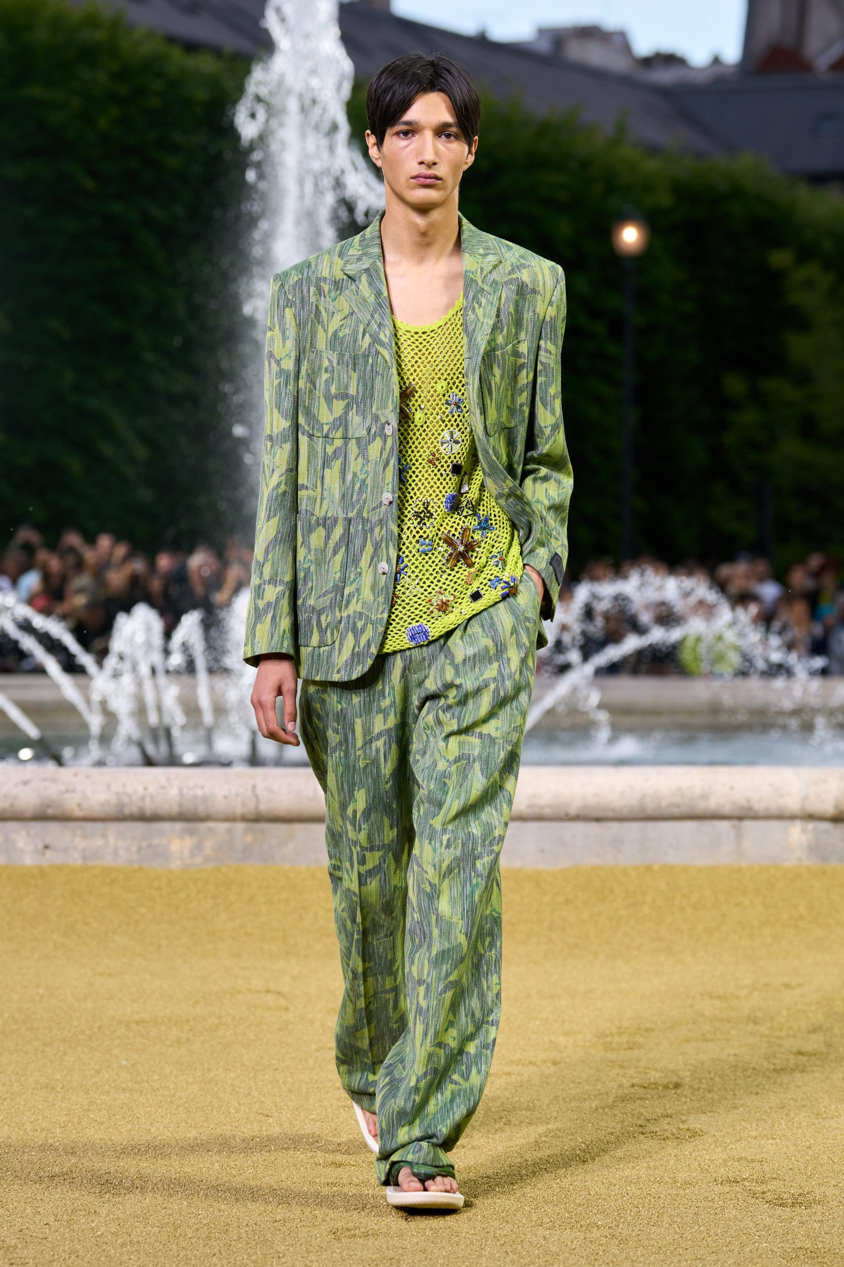 เสน่ห์แห่งโลกตะวันออกและตะวันตกบรรจบอย่างลงตัวใน Kenzo Spring-Summer ...