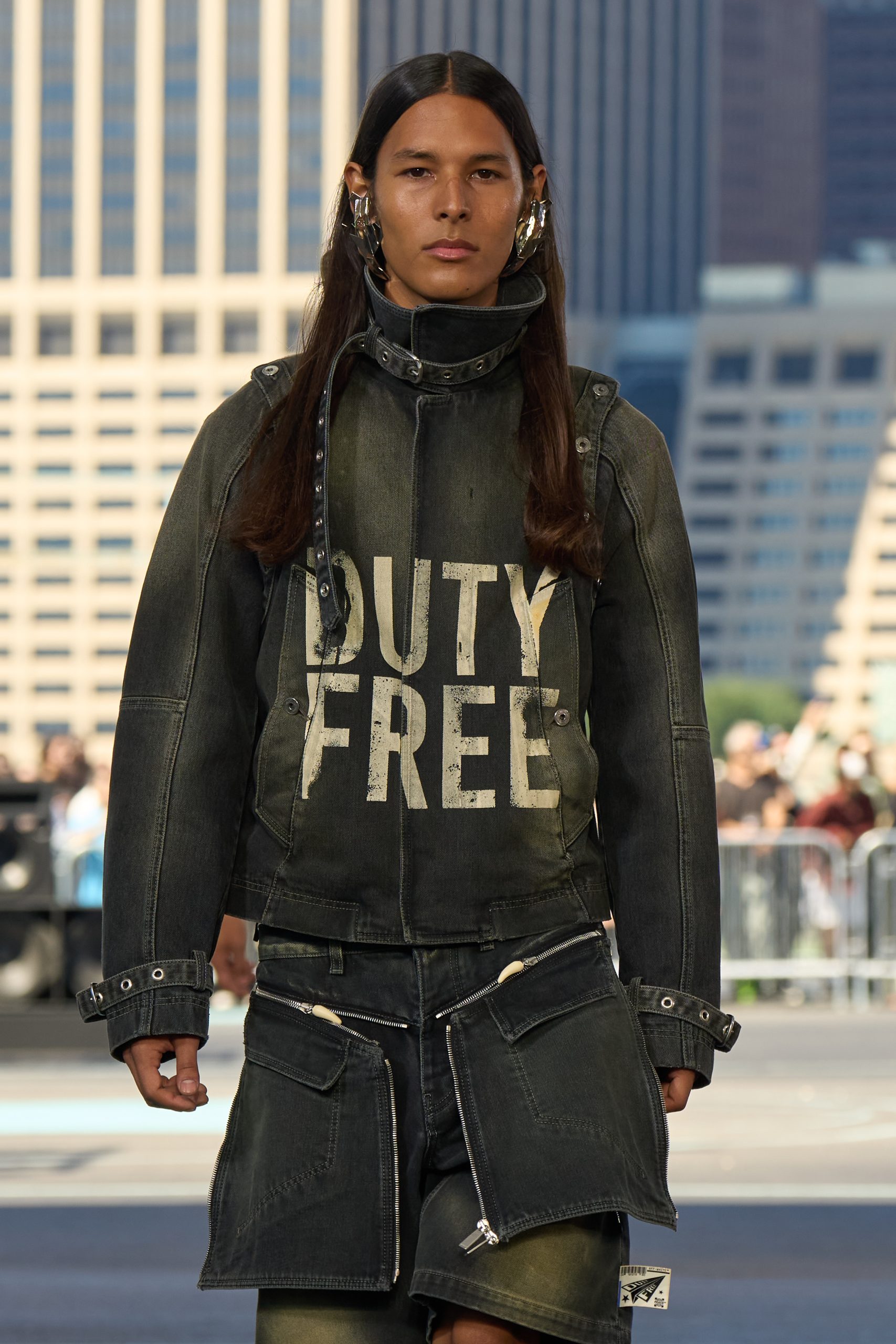 Off-White SS25 บุกนิวยอร์ก พาทุกคนสัมผัสคัลเจอร์อเมริกัน-แอฟริกันที่ ...