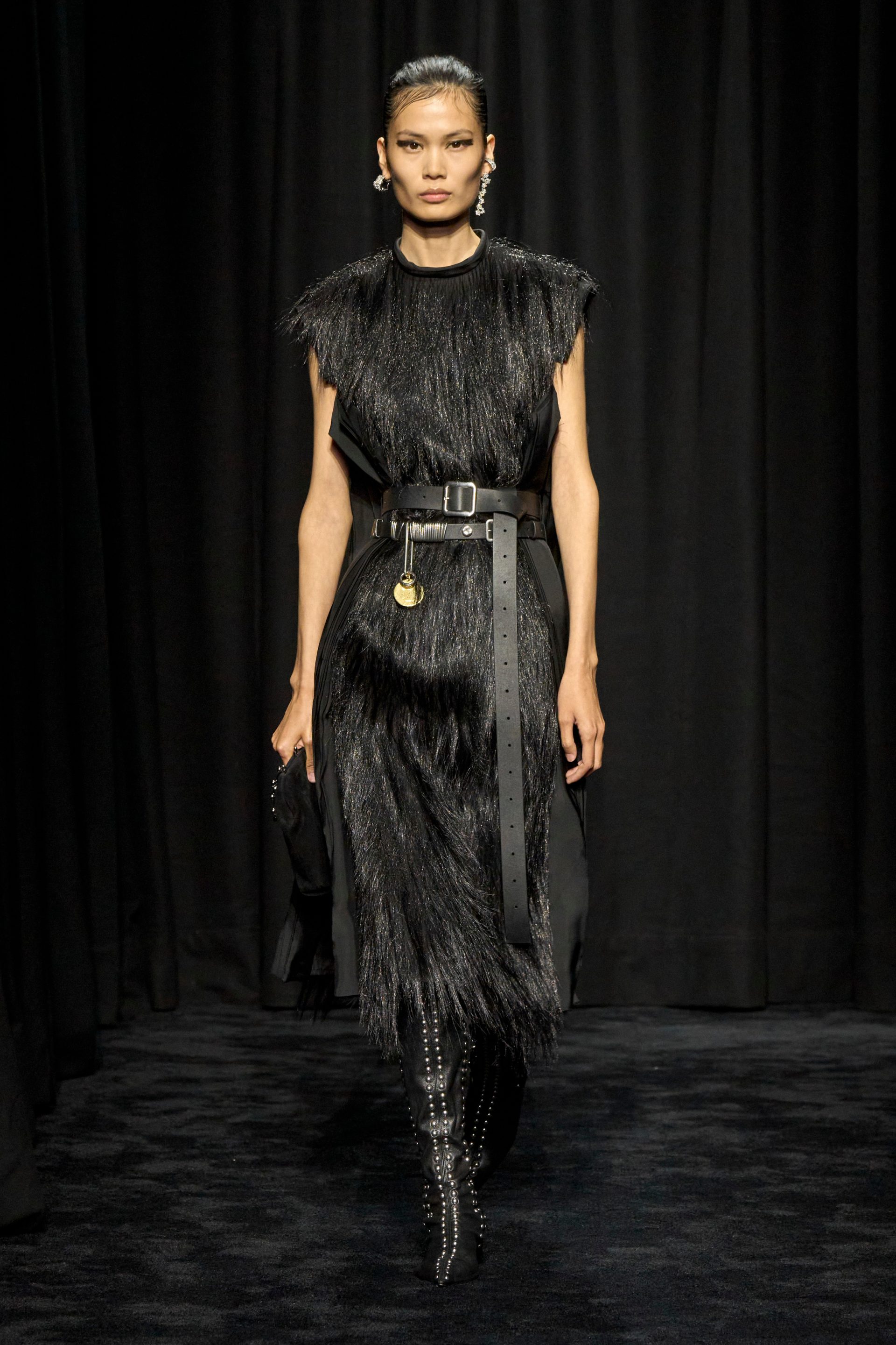 เมื่อความแข็งแกร่งและความอ่อนไหวมาบรรจบกันที่ Jil Sander FW25 - ELLE ...