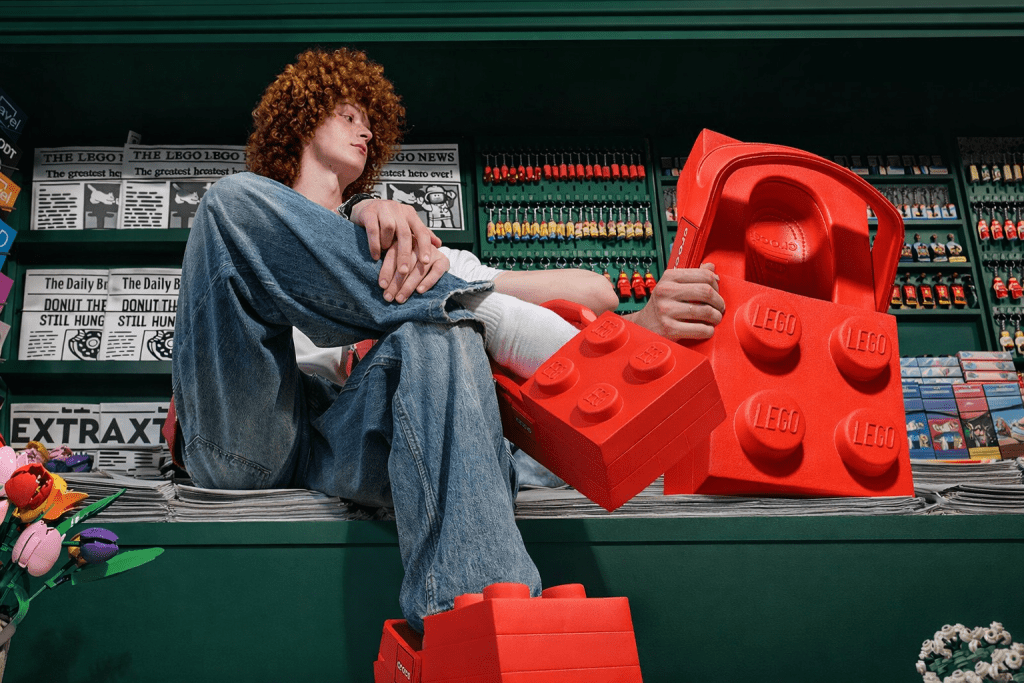 Crocs x LEGO เปิดตัว Brick Clog รองเท้าดีไซน์ตัวต่อสำหรับสายแฟที่กล้า ...